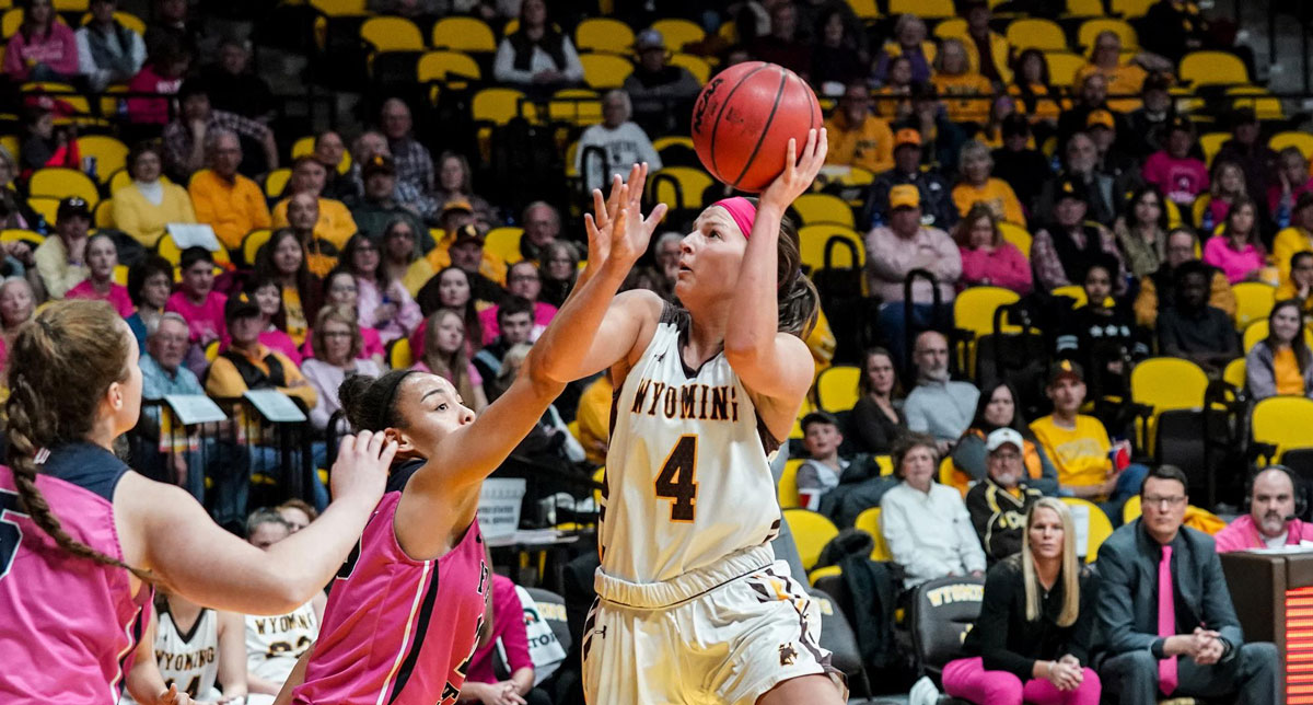 Rusk_Taylor_UWWBB_vs_Fresno_State_2018_02_24_TB_03 - SweetwaterNOW