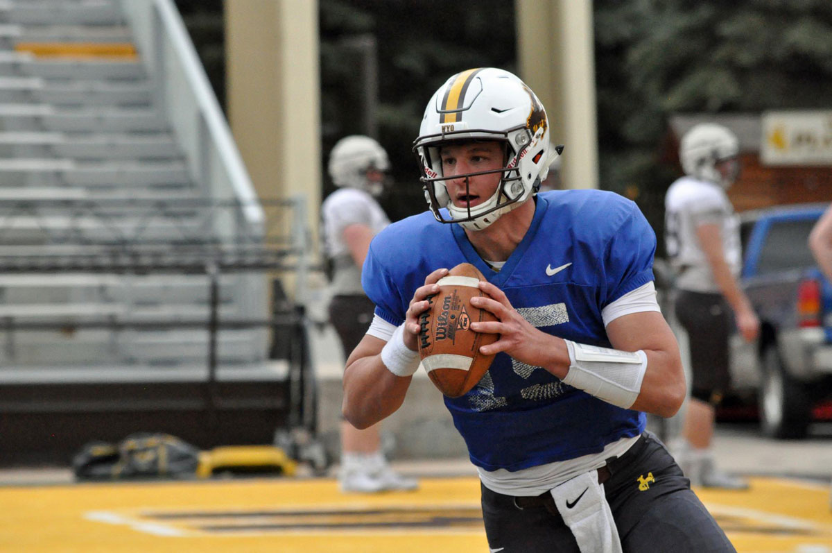 Bohl Singles Out the Offense for Their Scrimmage Performance ...