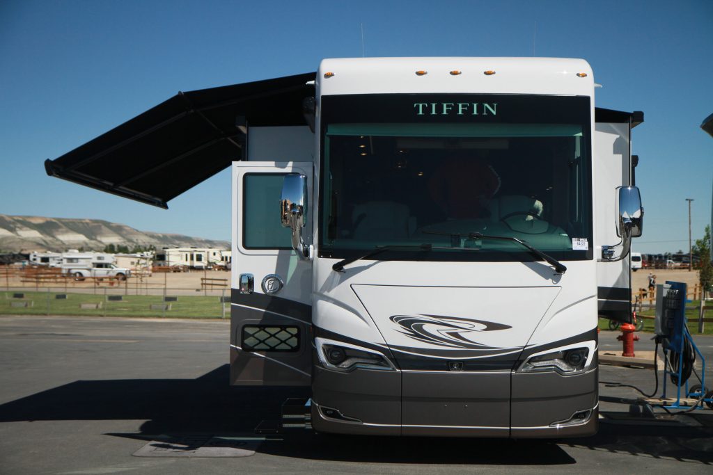 PHOTOS: Tiffin Allegro RV Rally Brings All the Comforts of Home to the ...