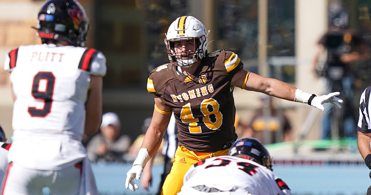 Chad Muma Selected as Semifinalist for Bednarik Award - SweetwaterNOW