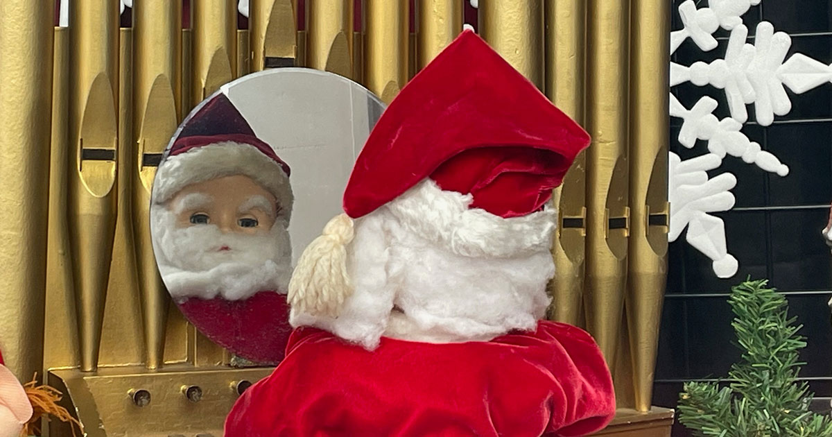 Marguerite's Santa Continues to Delight Downtown - SweetwaterNOW