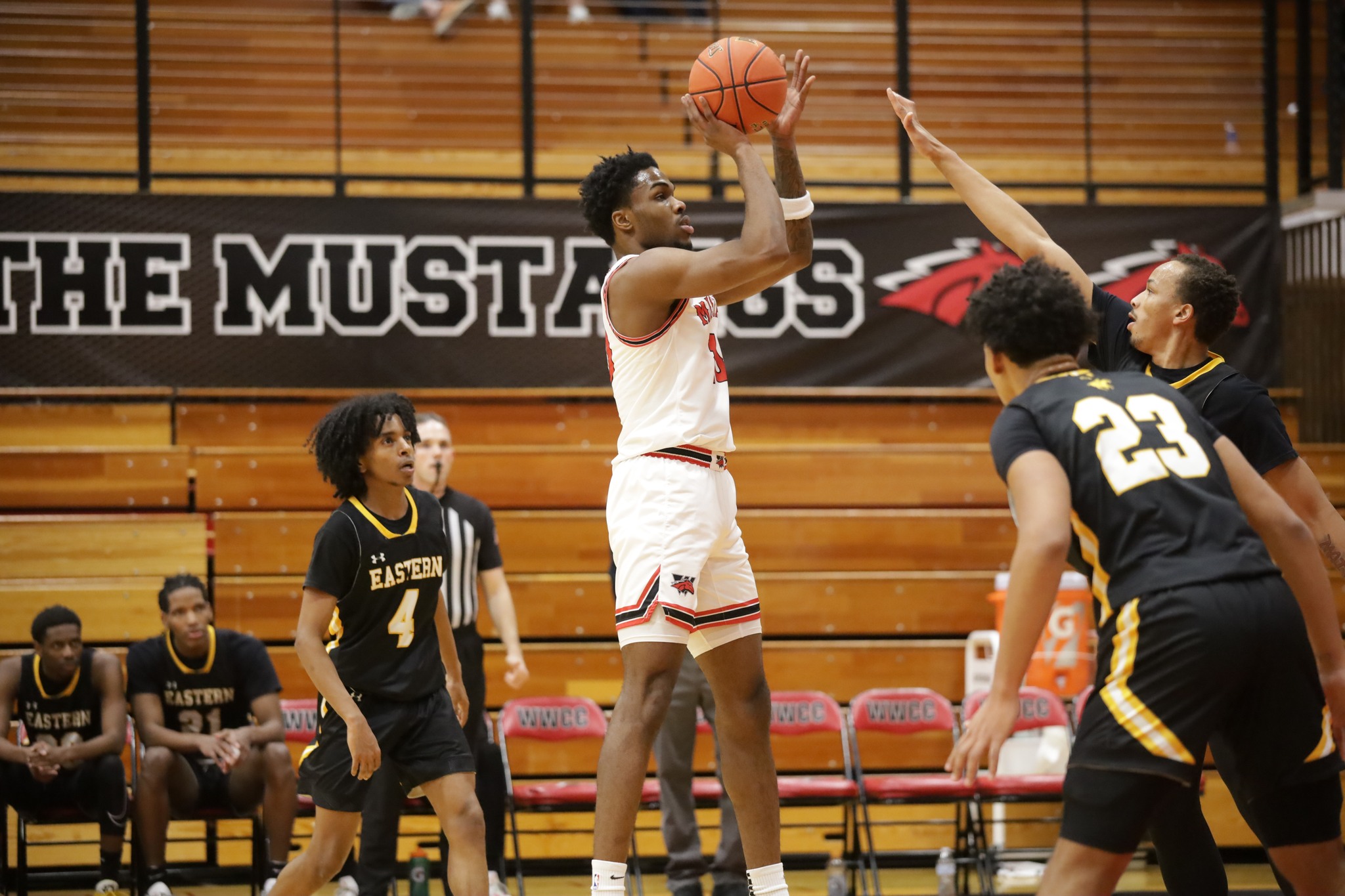 Western Splits Basketball Games Against Eastern - SweetwaterNOW