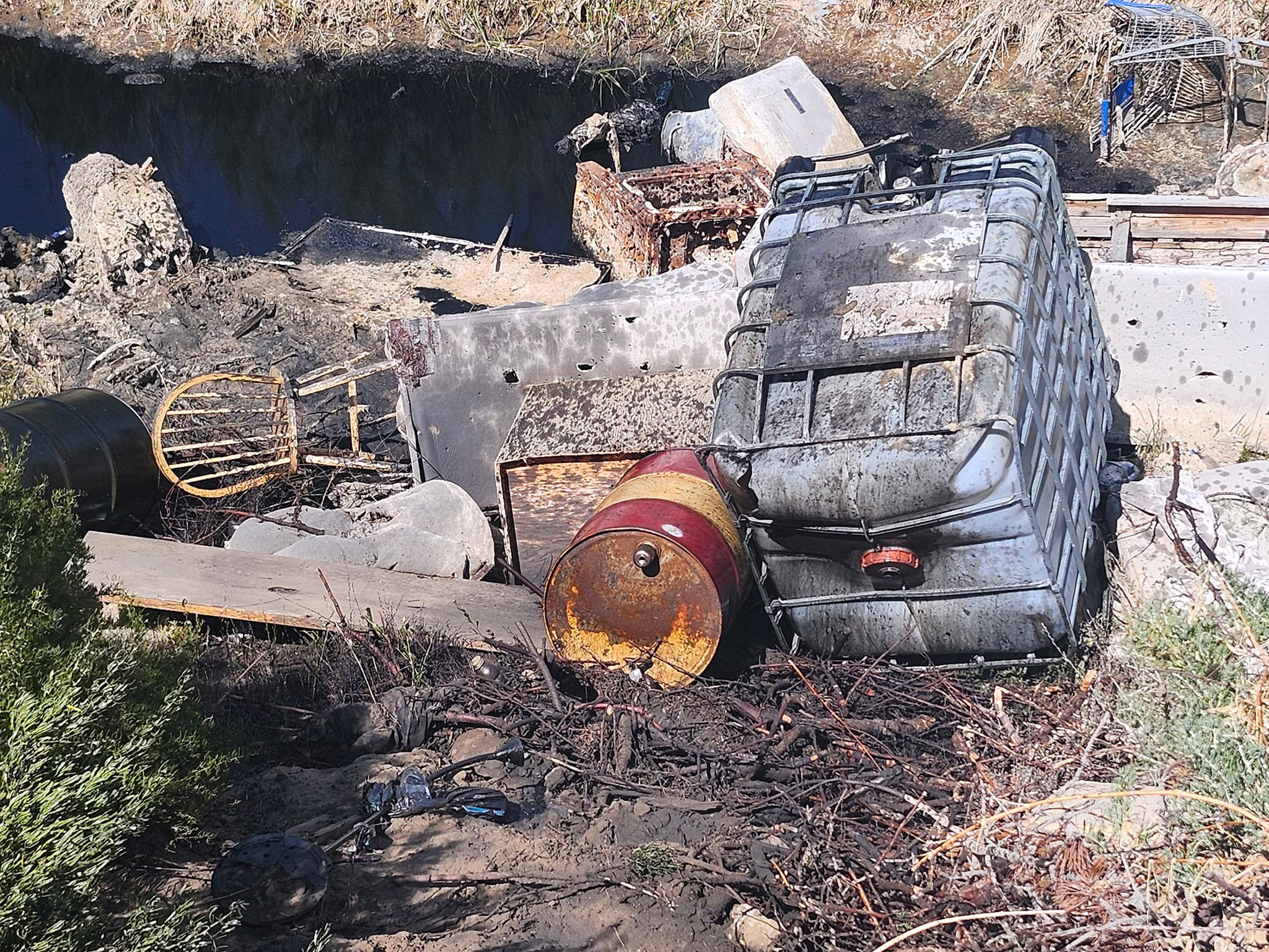 scso-oil-dumping-2 - SweetwaterNOW